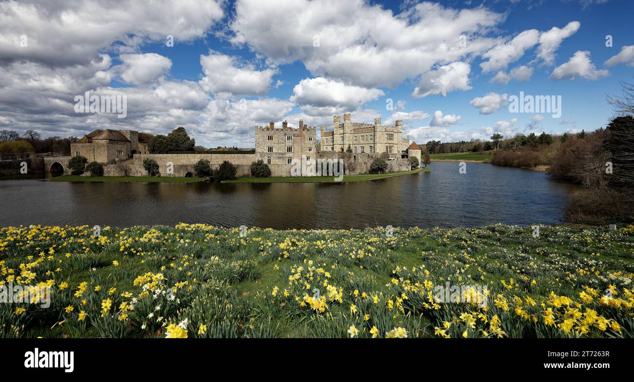Leeds Castle in Kent England UK Stock Photo - Alamy