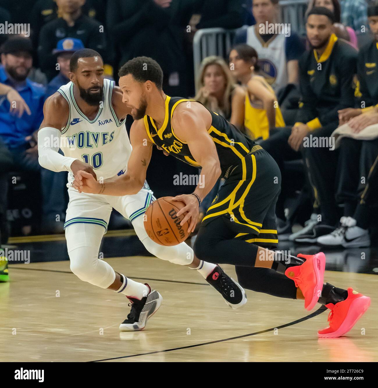 San Francisco, USA. 12th Nov, 2023. Stephen Curry (R) of Golden State ...