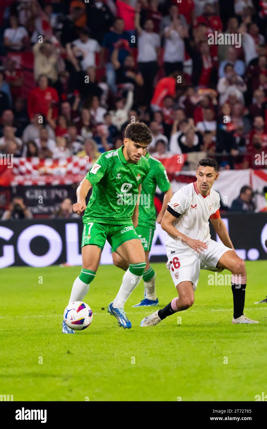 Seville, Spain. 12th Nov, 2023. Ez Abde (L) and Jesus Navas (R) seen in ...
