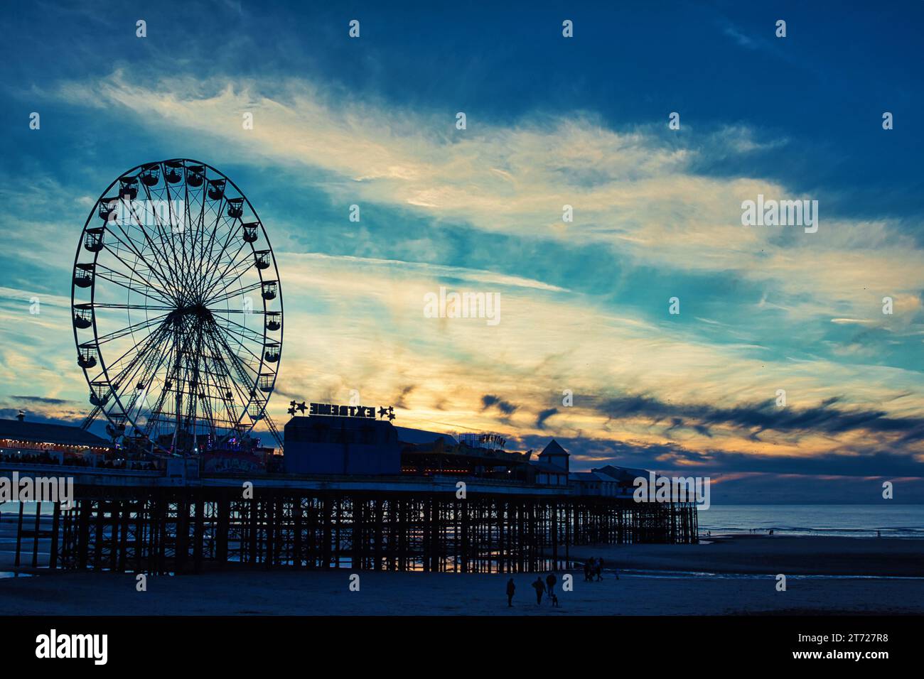 Cityscape photo of the ferry's wheel in Blackpool Stock Photo - Alamy