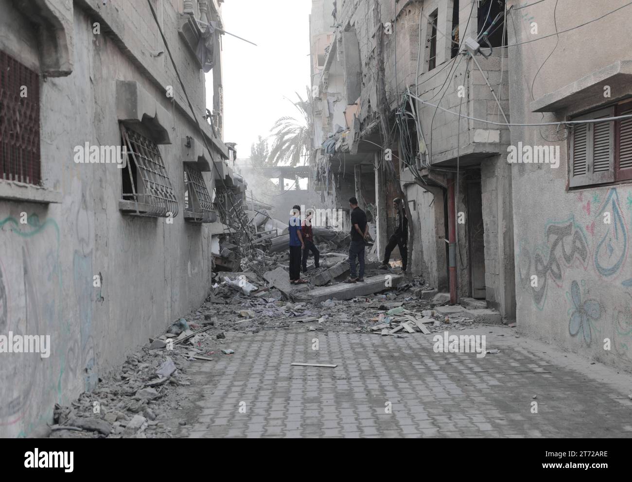Bureij refugee camp, Palestine. 13 November, 2023. Palestinians inspect ...