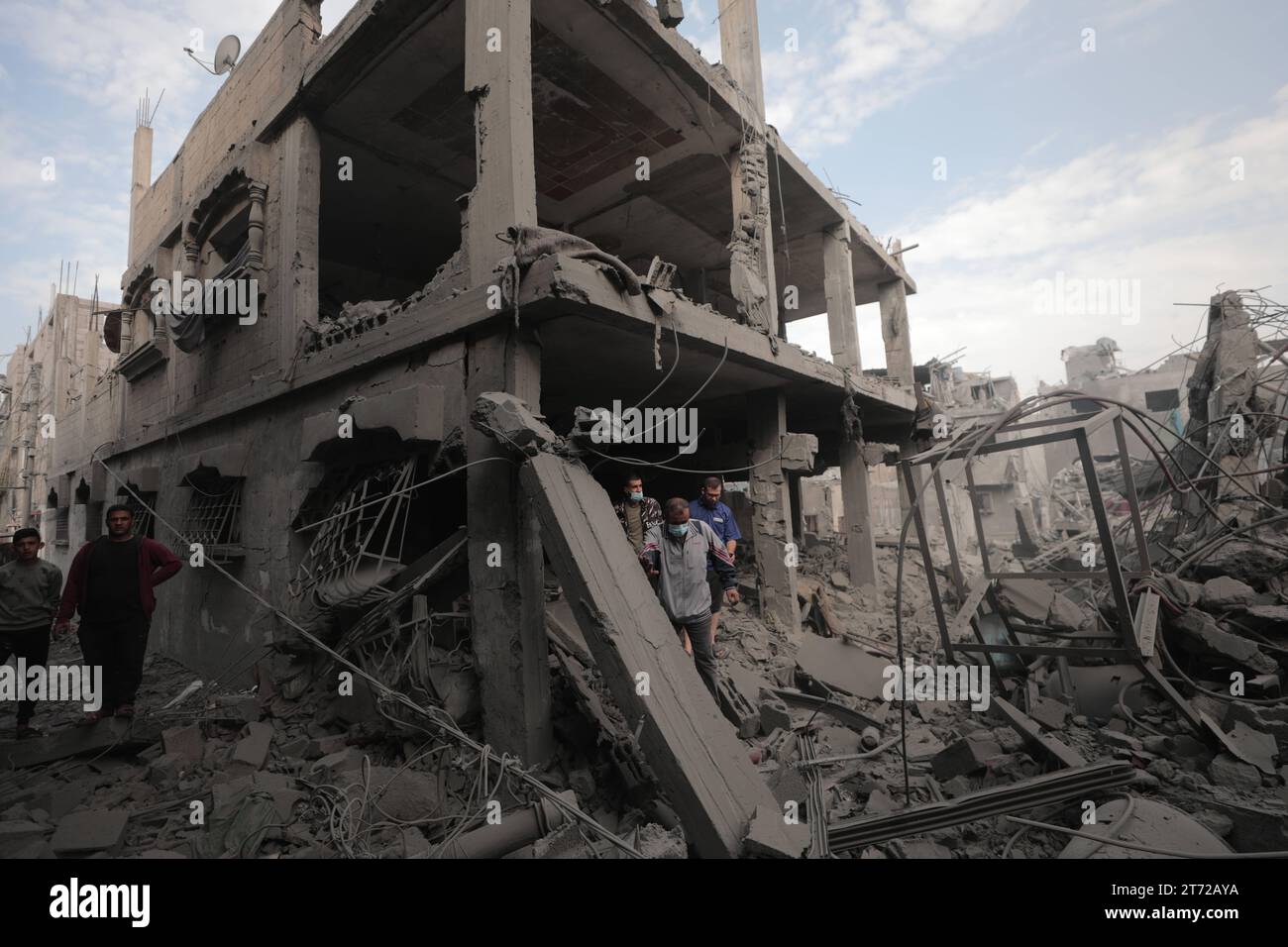 Bureij refugee camp, Palestine. 13 November, 2023. Palestinians inspect ...