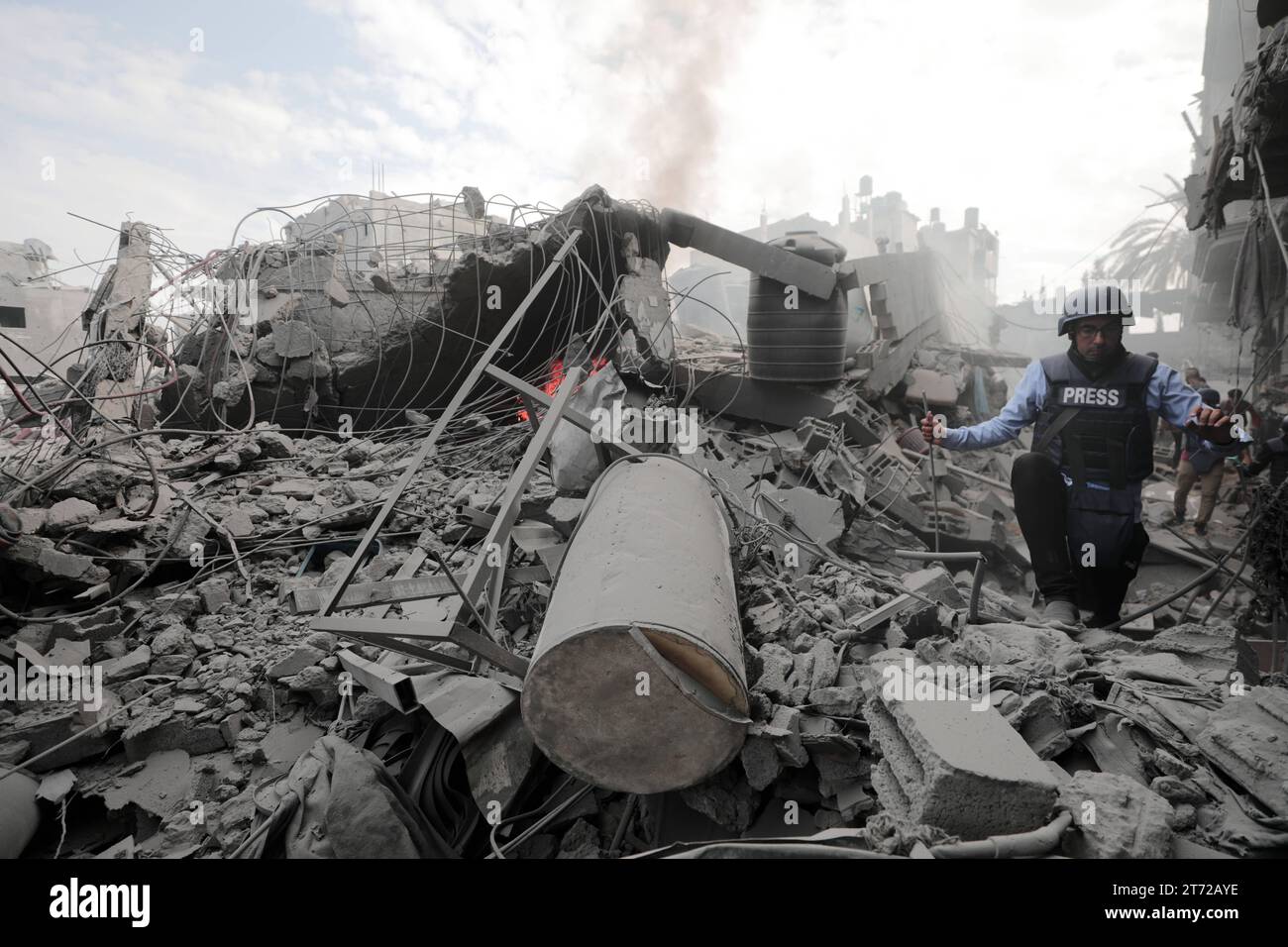Bureij refugee camp, Palestine. 13 November, 2023. Palestinians inspect ...