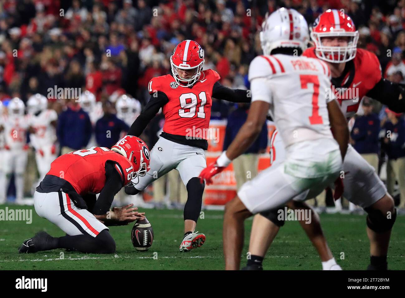 ATHENS, GA - NOVEMBER 11: Georgia Bulldogs place kicker Peyton Woodring ...