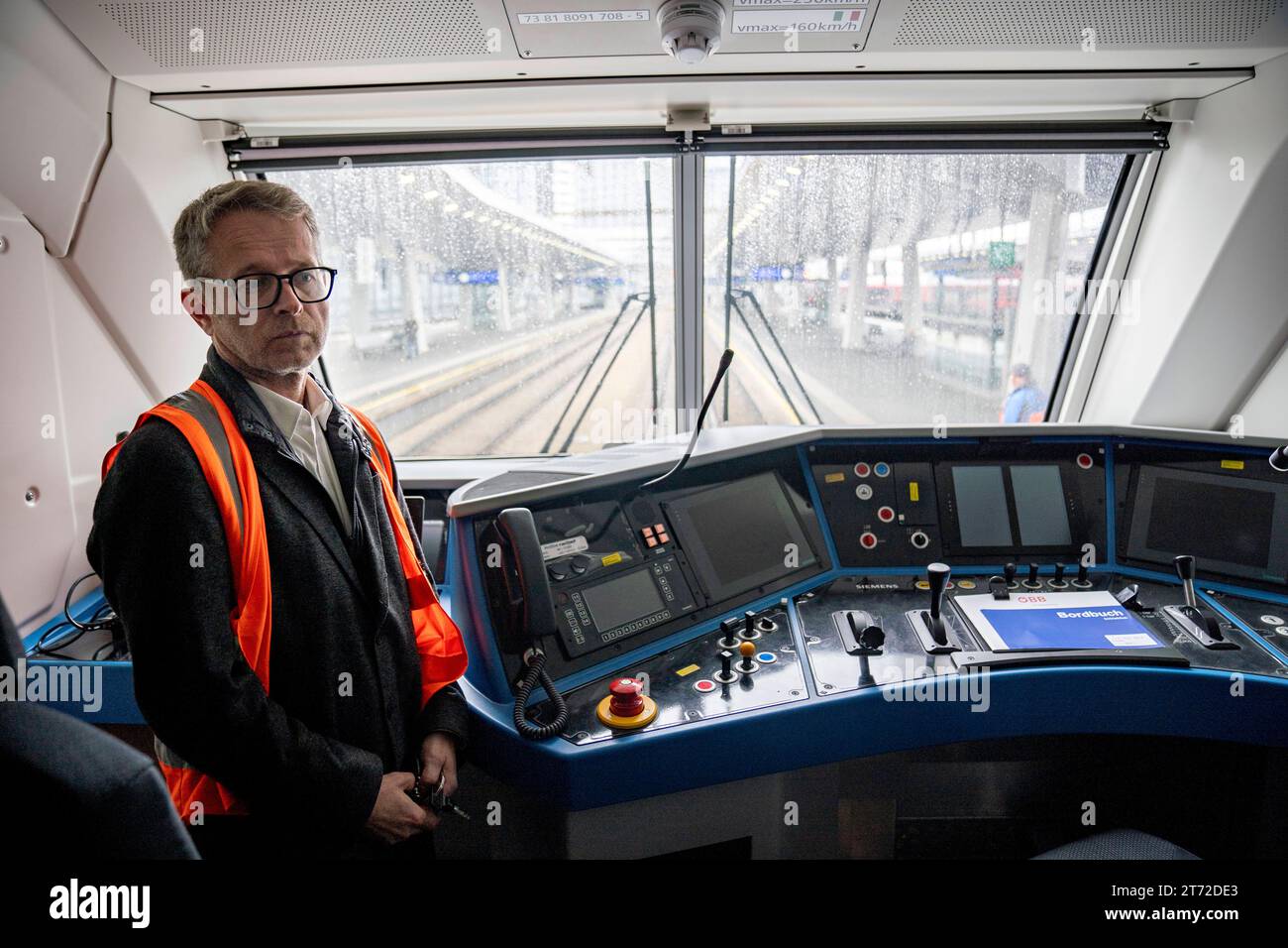 Wien, Österreich. 13 November 2023. Lokführer in neuen Nightjet ...