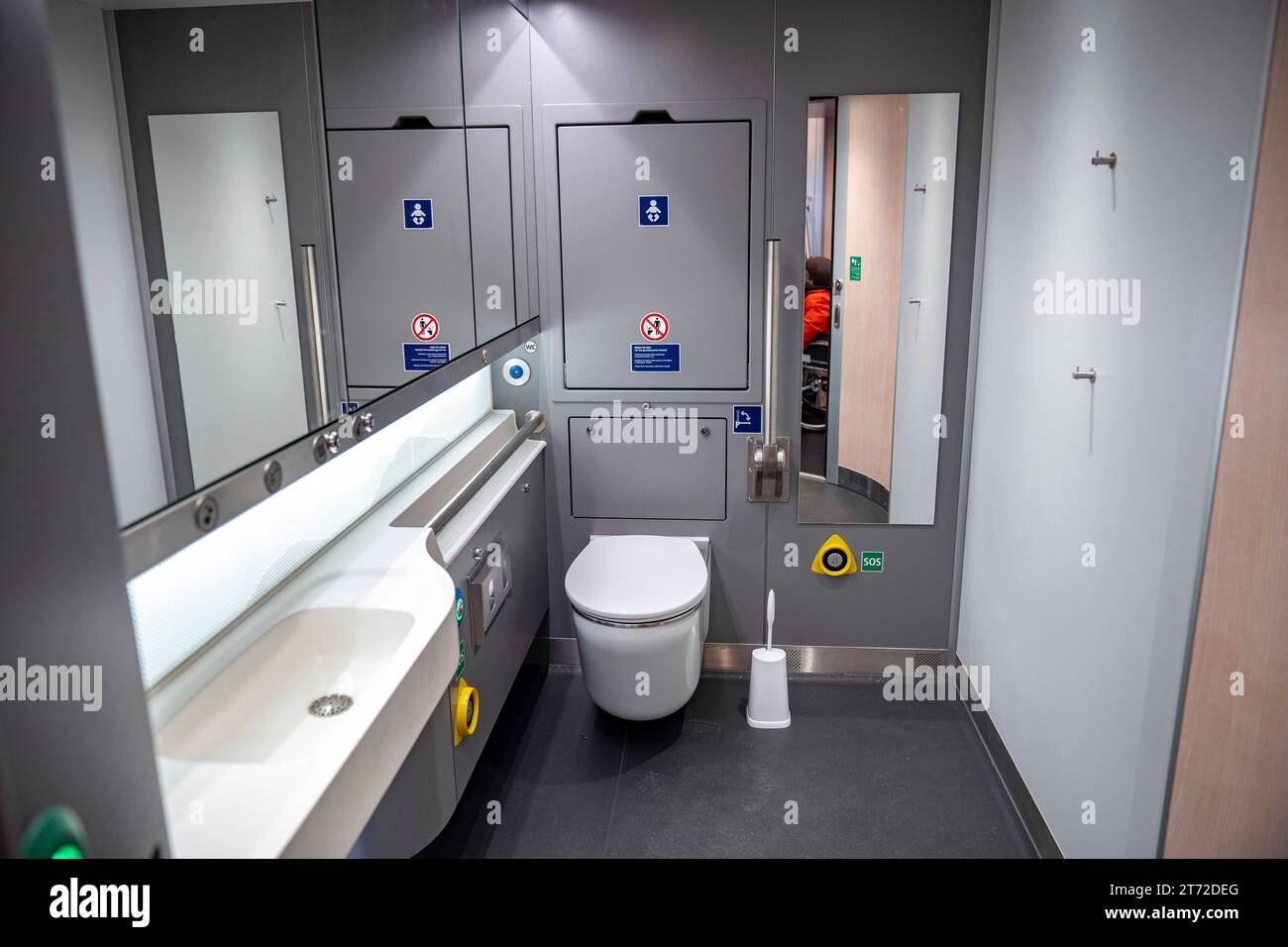 Wien, Österreich. 13 November 2023. Anzeigetafel zeigt neuen Nightjet ...