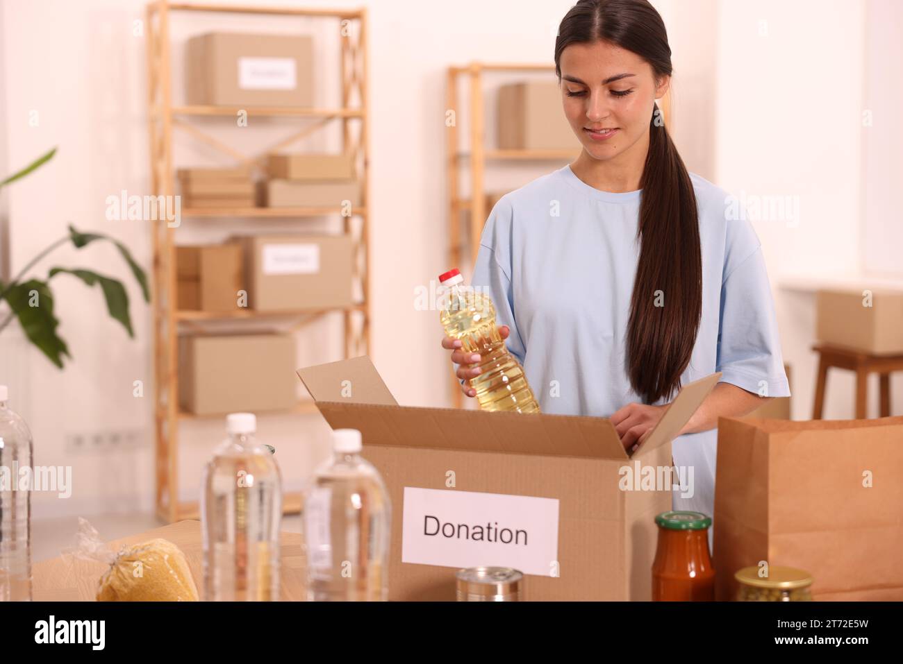 Packing with care warehouse hi-res stock photography and images - Alamy