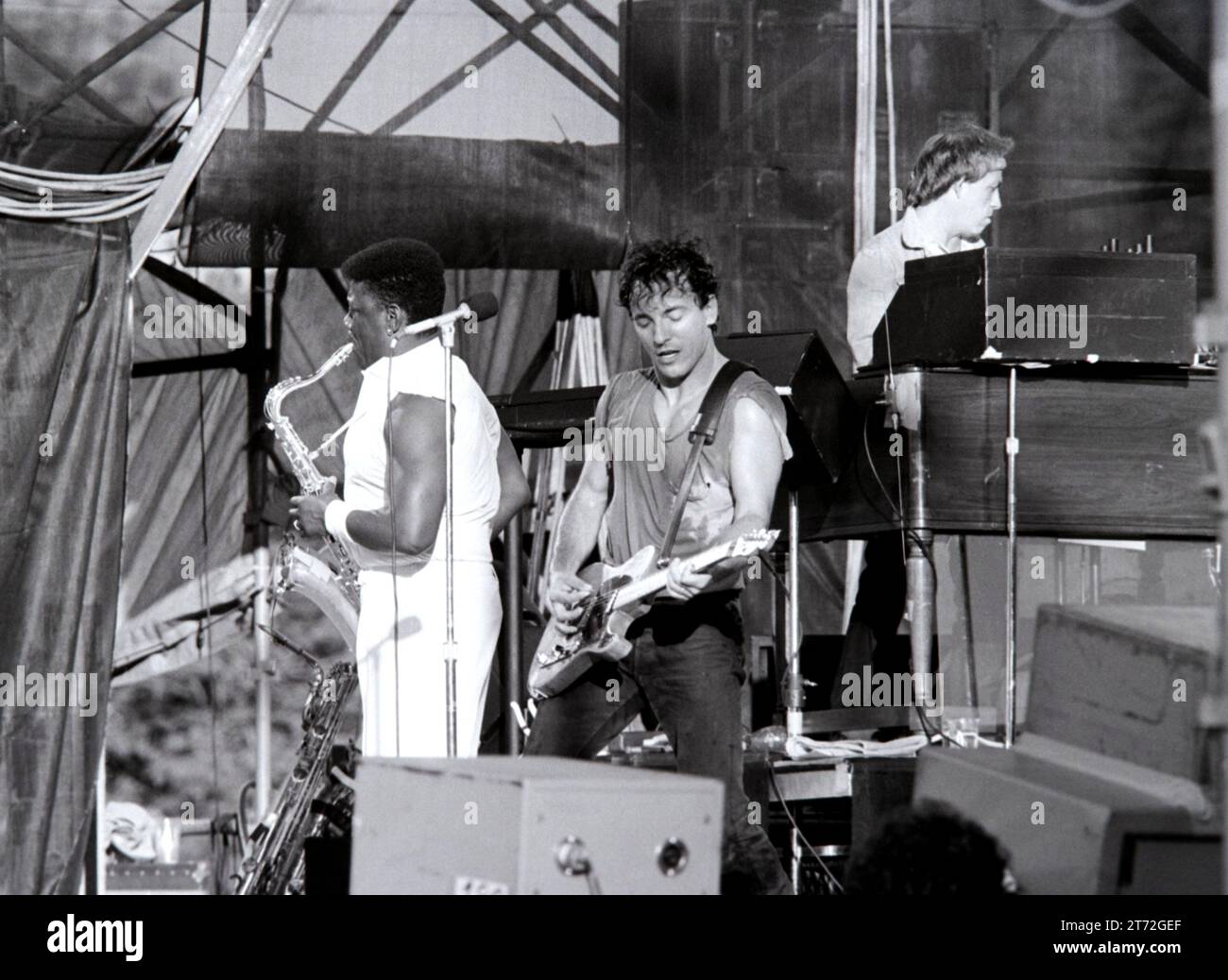Bruce Springsteen and The E-Streetband performing in Slane Castle in ...