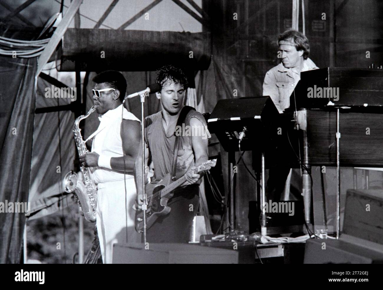 Bruce Springsteen and The E-Streetband performing in Slane Castle in ...