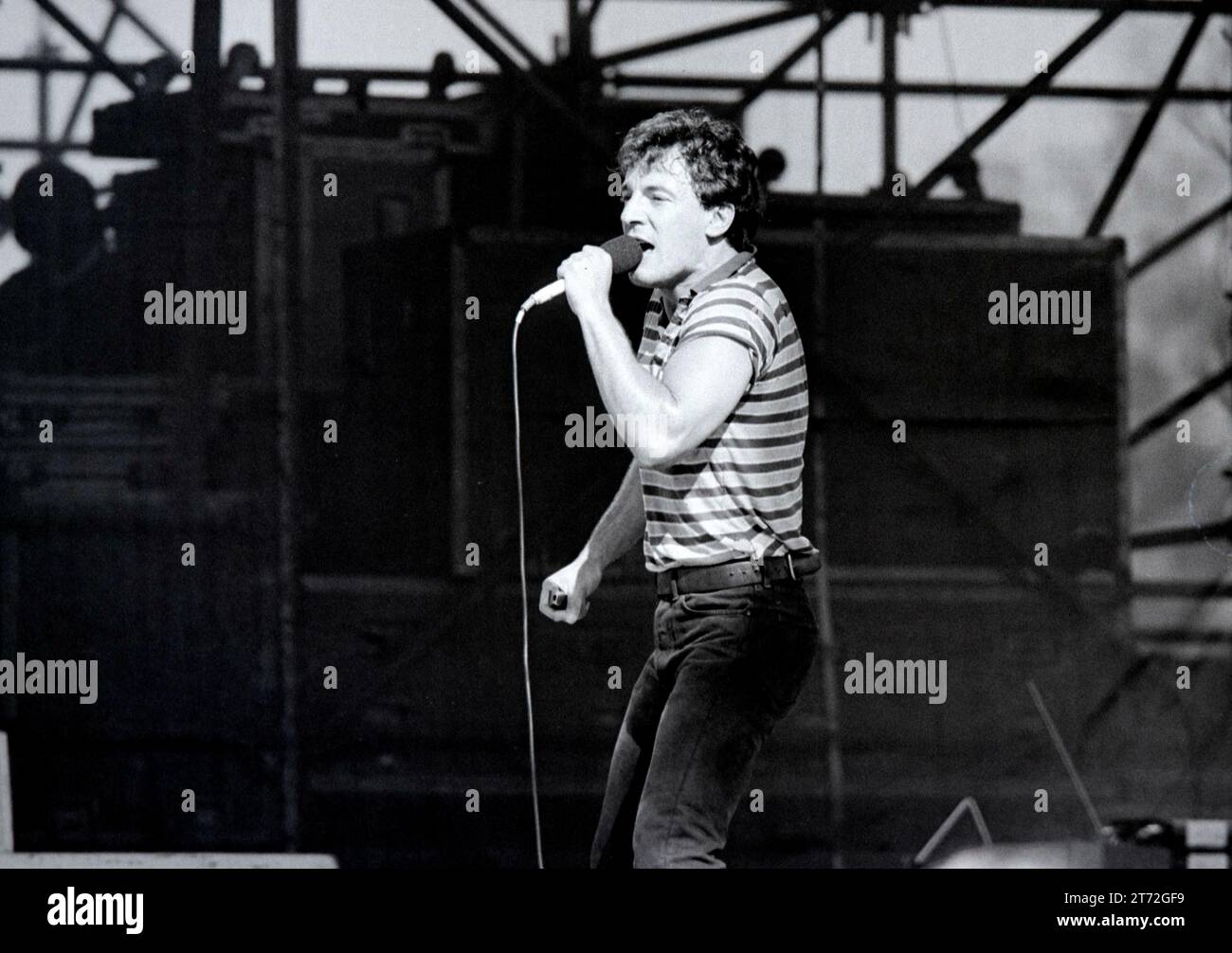 Bruce Springsteen and The E-Streetband performing in Slane Castle in ...