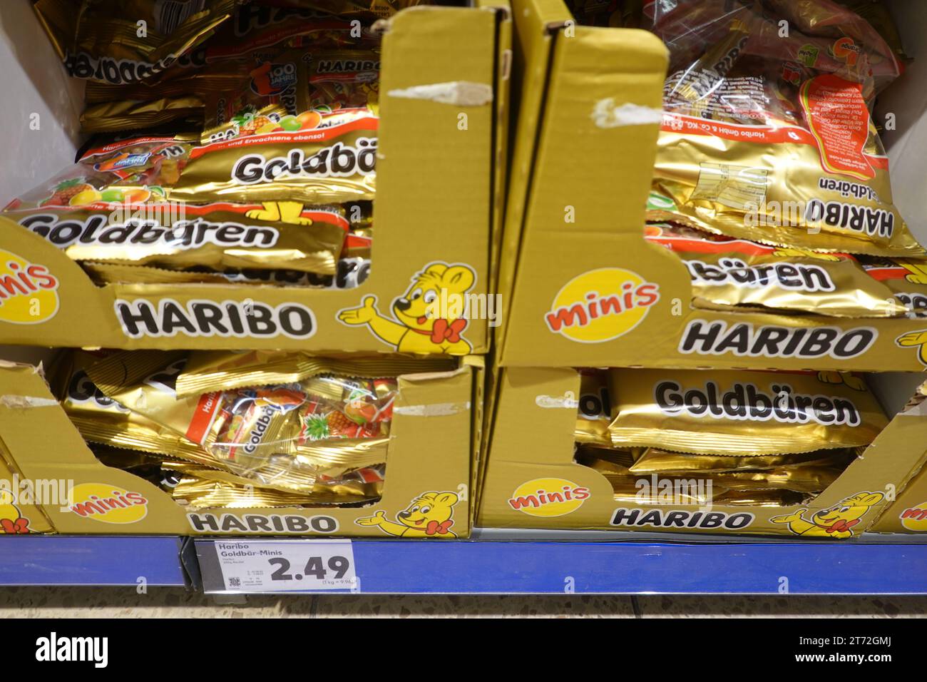 Haribo-Produkte im Regal eines Supermarktes - Symbolbild Stock Photo ...