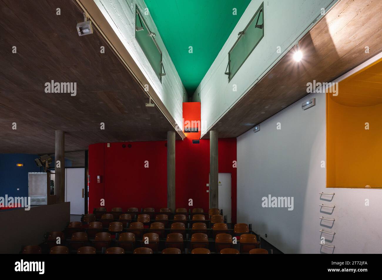 Side by side seating arrangement hi-res stock photography and images ...