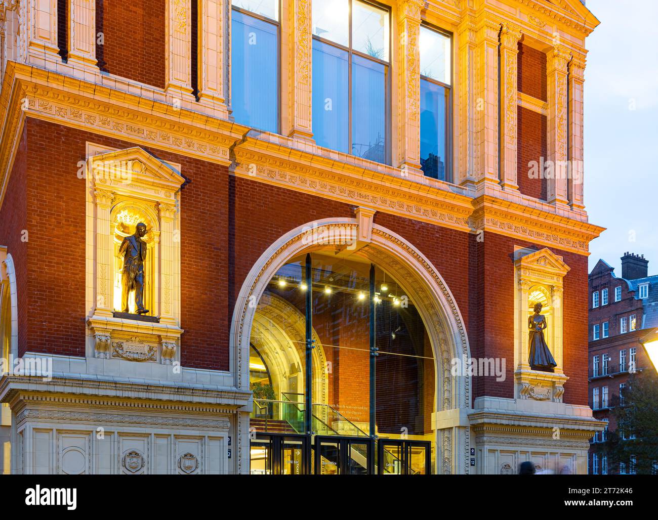 Twilight view of new bronze statues of Elizabeth II and Prince Philip ...