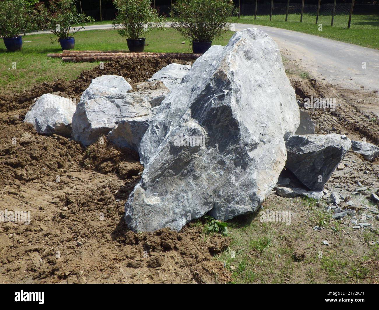 Rockery and gardener hi-res stock photography and images - Alamy