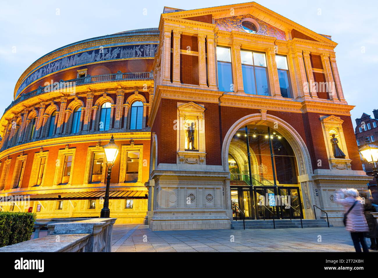 Twilight view of new bronze statues of Elizabeth II and Prince Philip ...
