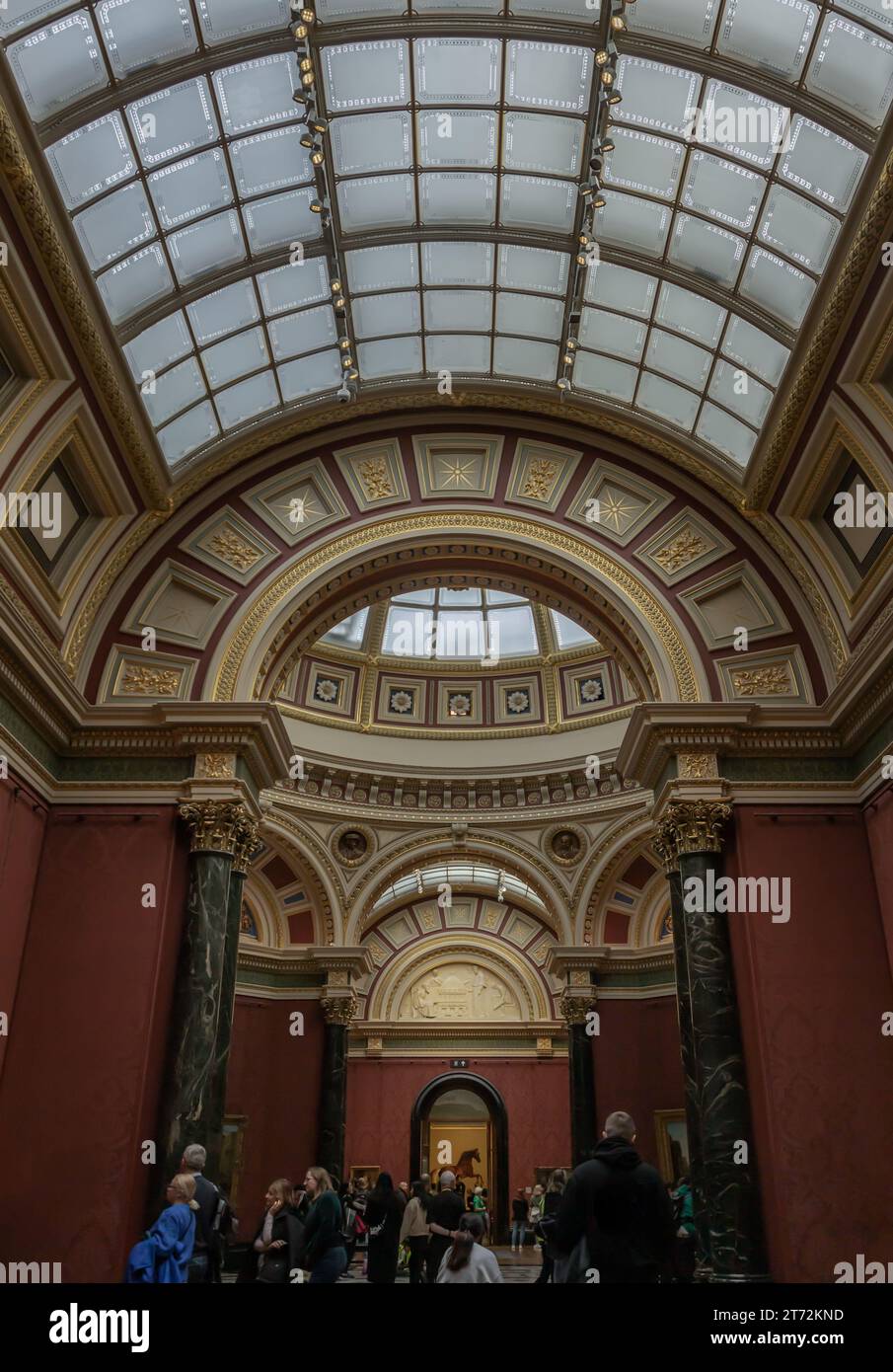 The national gallery london interior hi-res stock photography and ...