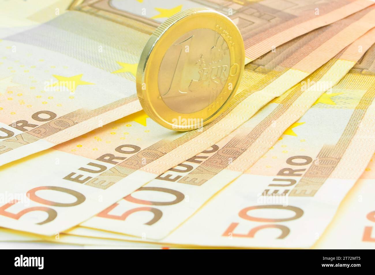 detail of euro coin on the 50-euro banknotes Stock Photo - Alamy