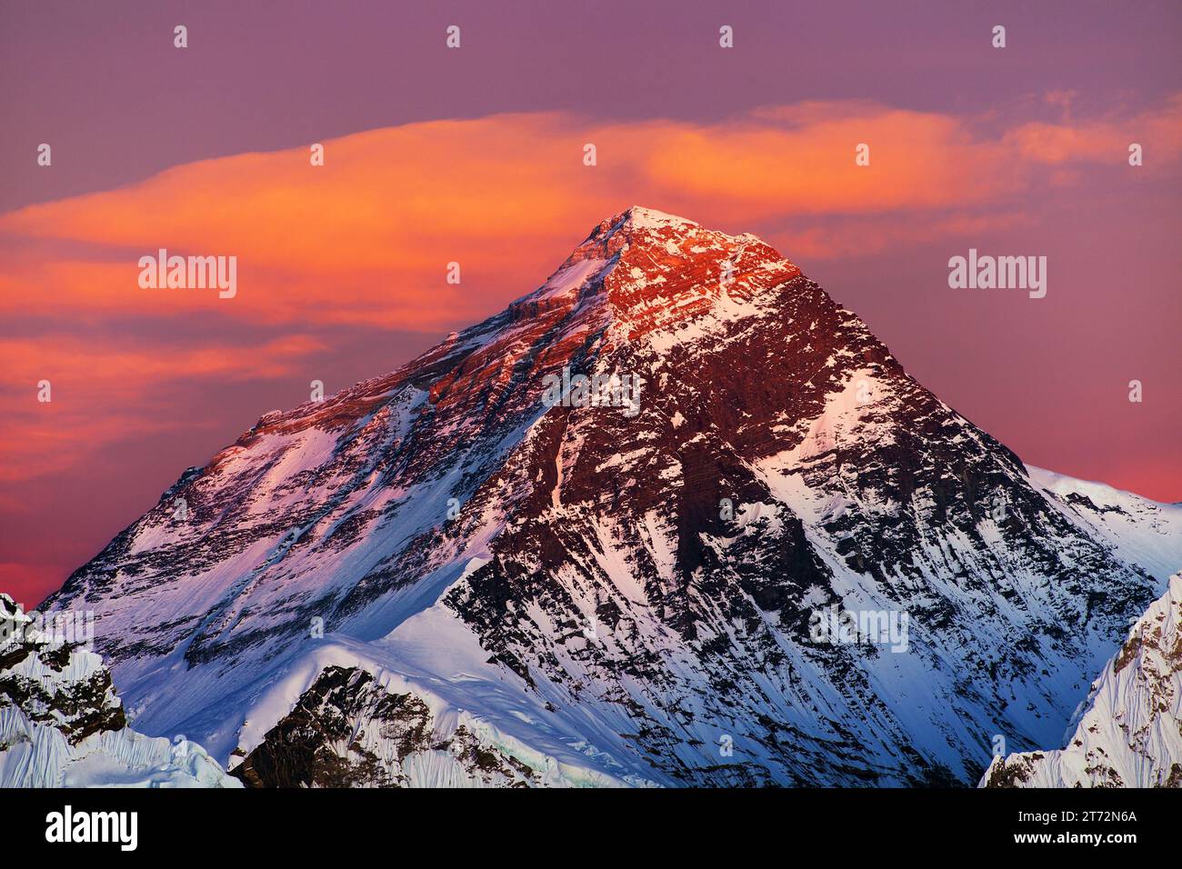 Evening panoramic view of mount Everest with blue sky from Gokyo Ri ...