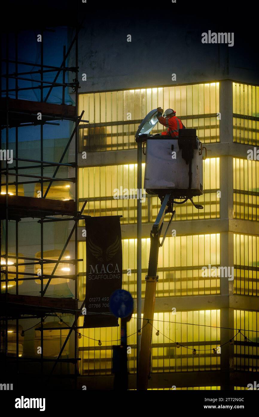 Working in rainfall hi-res stock photography and images - Alamy
