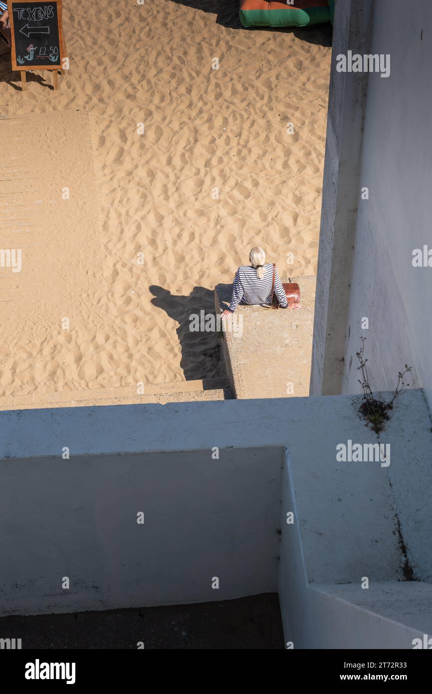 Lady sandy hi-res stock photography and images - Alamy