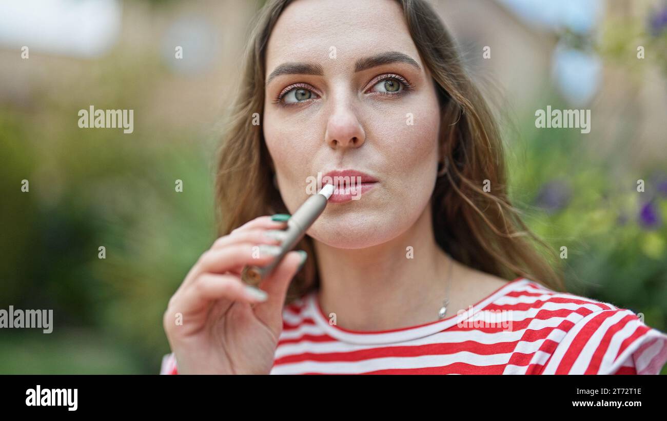 Female vaper woman vaper hi-res stock photography and images - Alamy