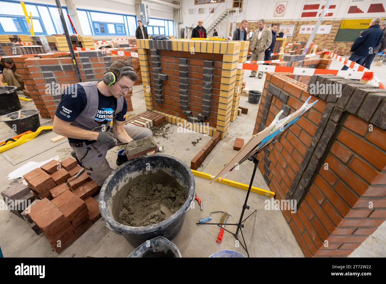 13 November 2023, Thuringia, Erfurt: Bricklayer Johannes Halbach ...