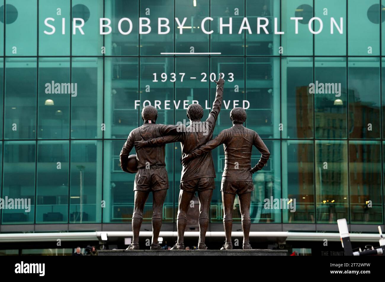 George best and denis law at old trafford 1968 hi-res stock photography ...