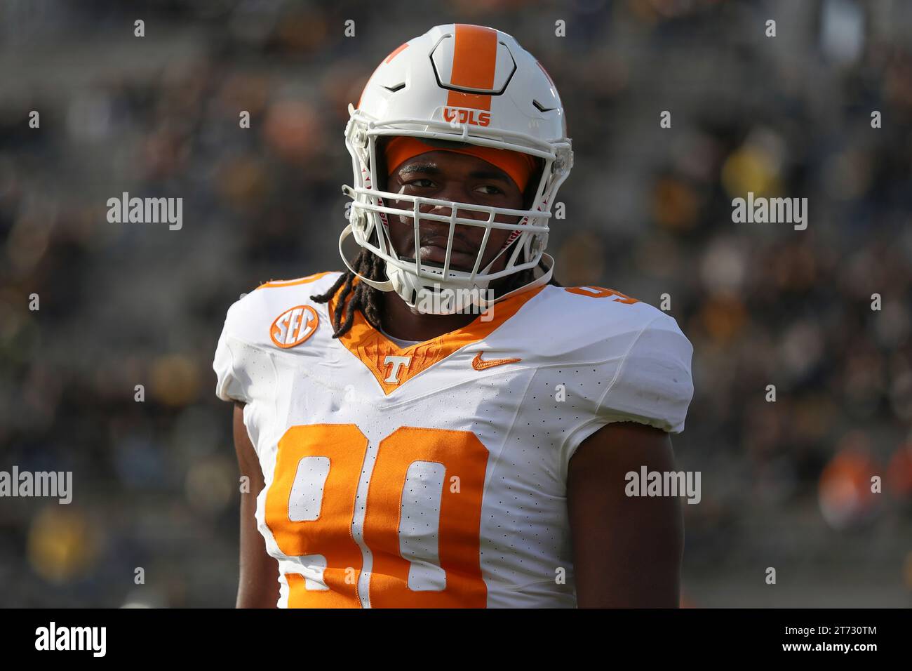 COLUMBIA, MO - NOVEMBER 11: Tennessee Volunteers defensive lineman ...