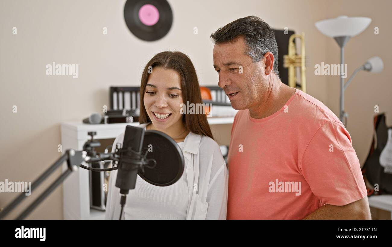 Five artists singing in studio hi-res stock photography and images - Alamy