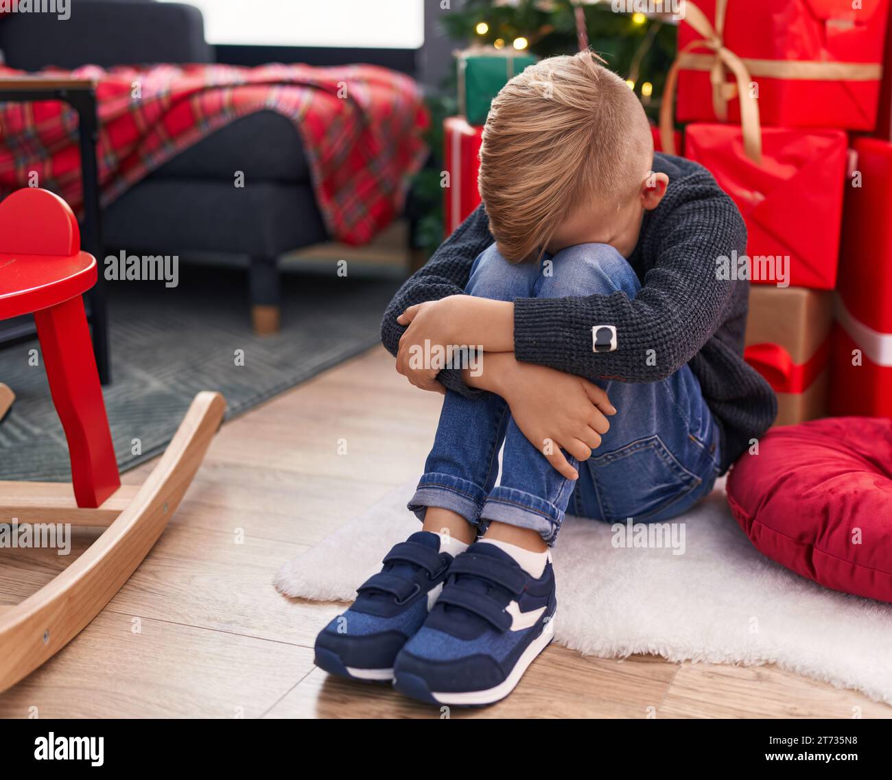 Child crying christmas tree hi-res stock photography and images - Alamy