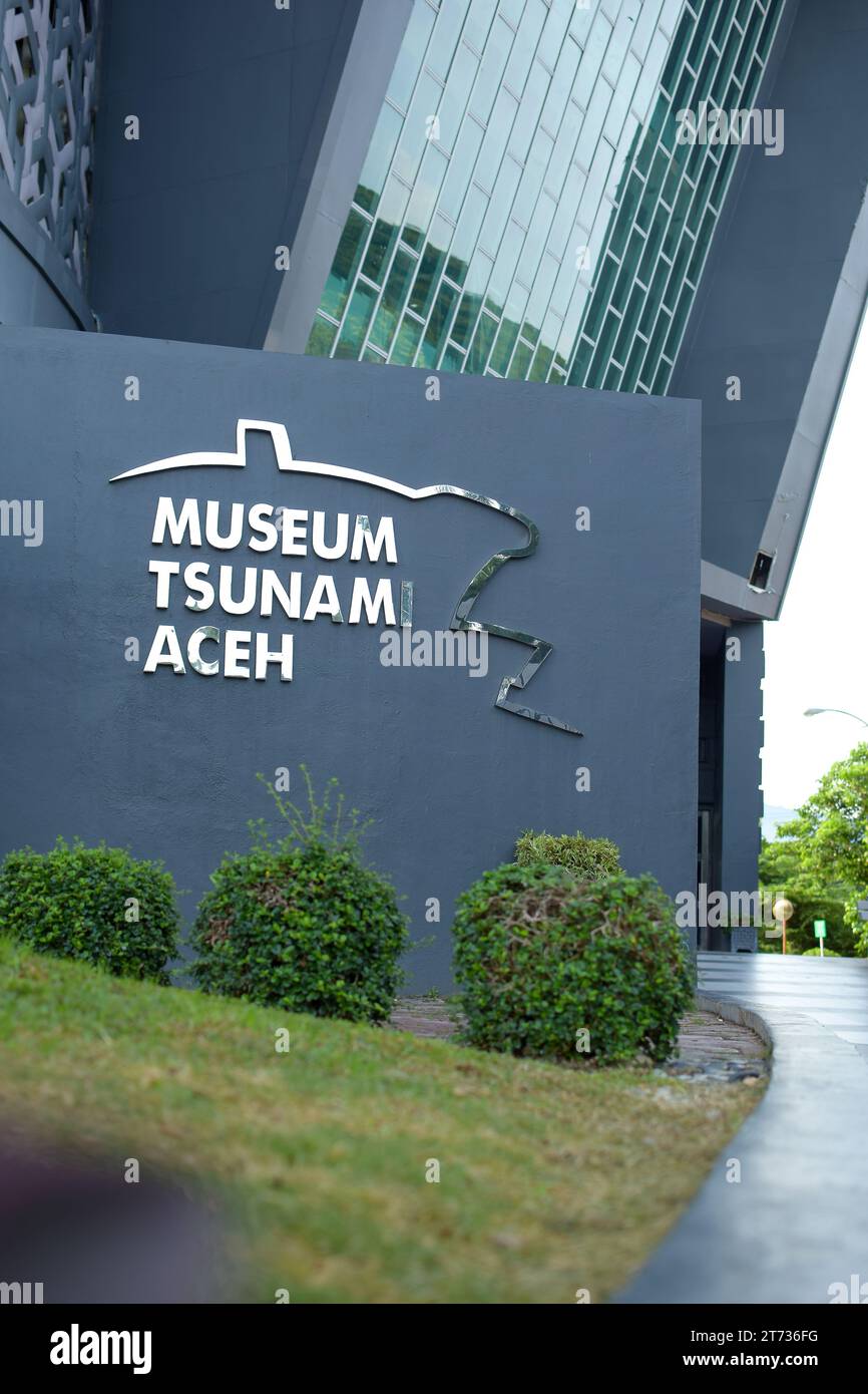 Indonesia tsunami buildings hi-res stock photography and images - Alamy