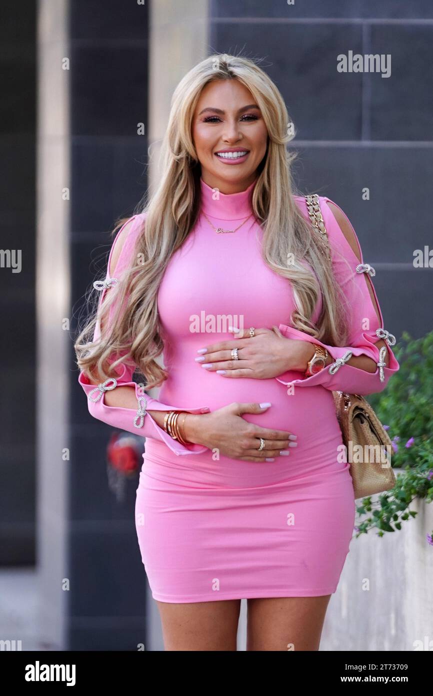 Khloe Terae shows off her growing baby bump in Los Angeles, California. Featuring: Khloe Terae ...