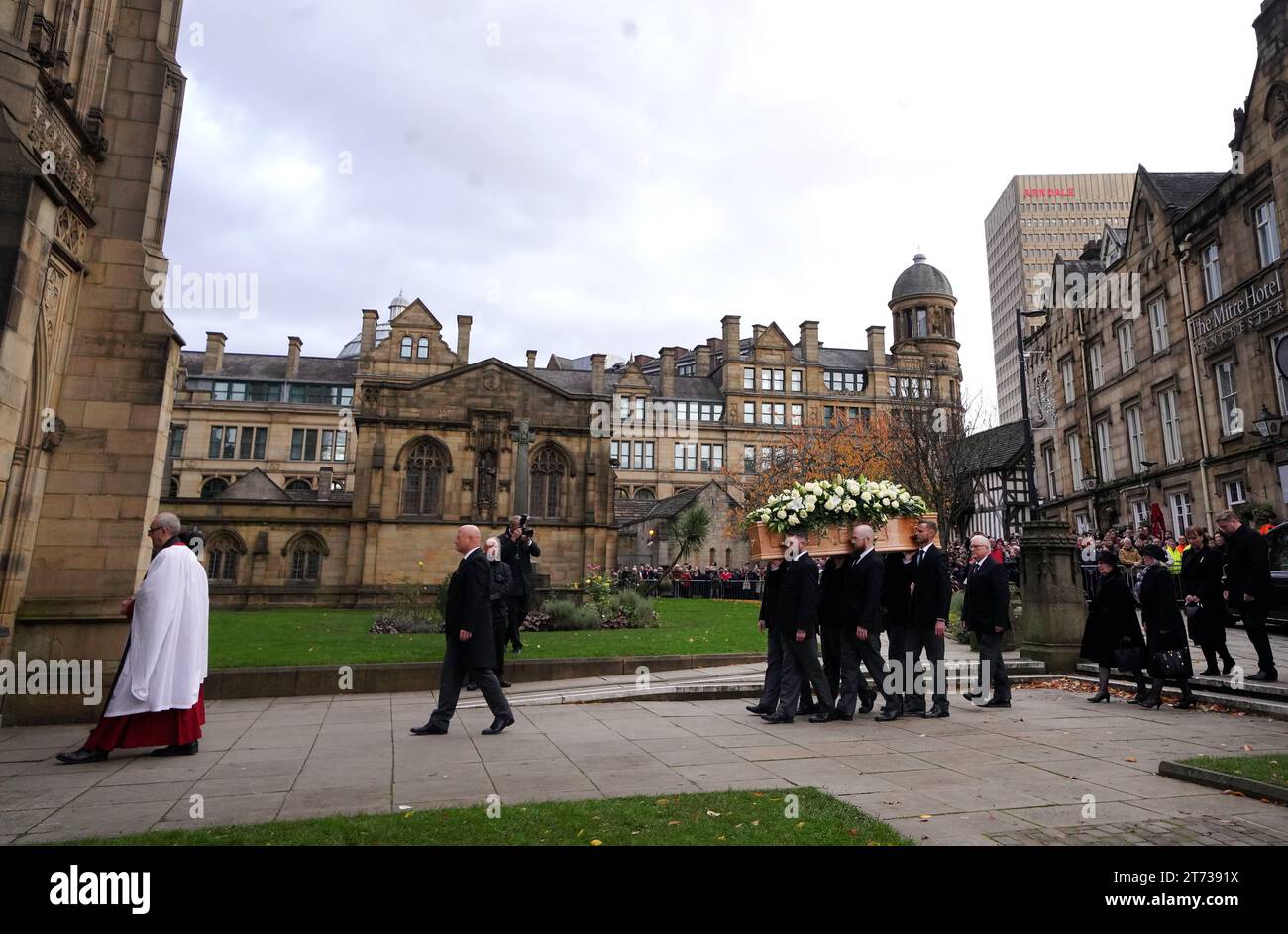 Sir bobby charlton and norma ball hi-res stock photography and images ...