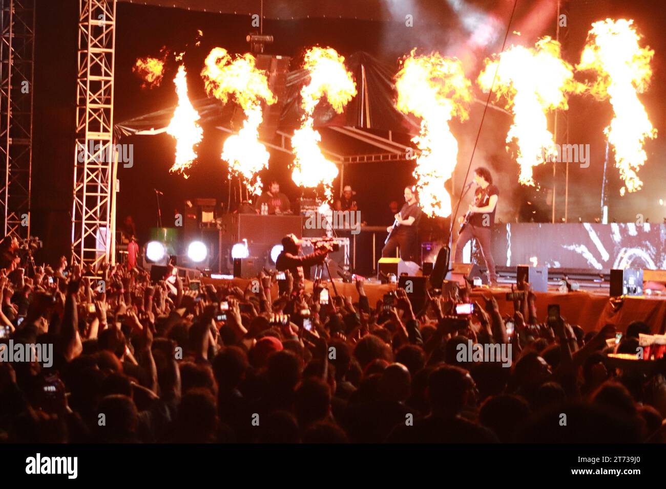 Gojira band member hi-res stock photography and images - Alamy