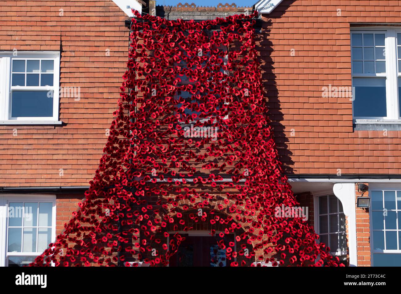 Amersham, UK. 11th November, 2023. A huge poppy display at the Beacon ...