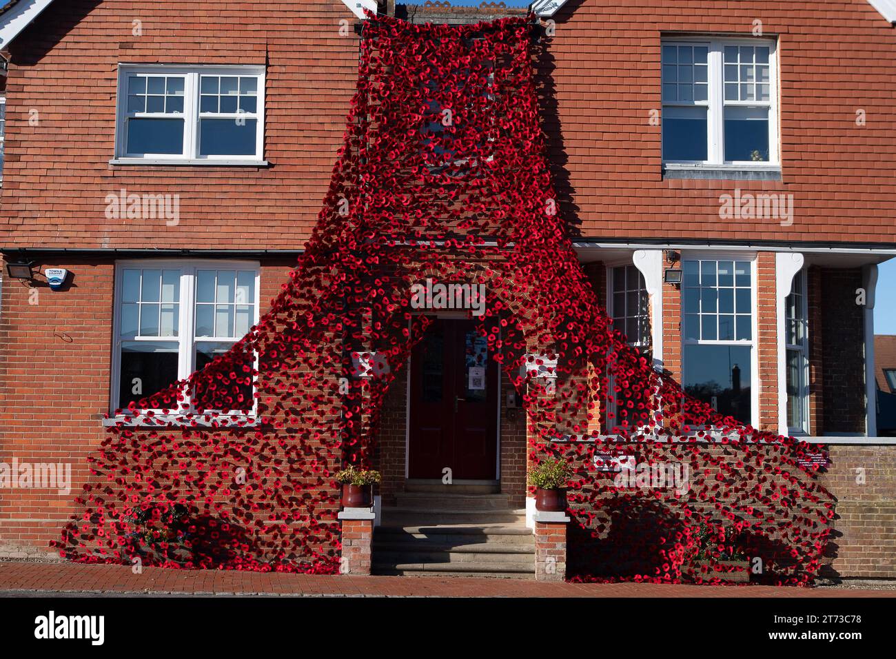 Amersham, UK. 11th November, 2023. A huge poppy display at the Beacon ...