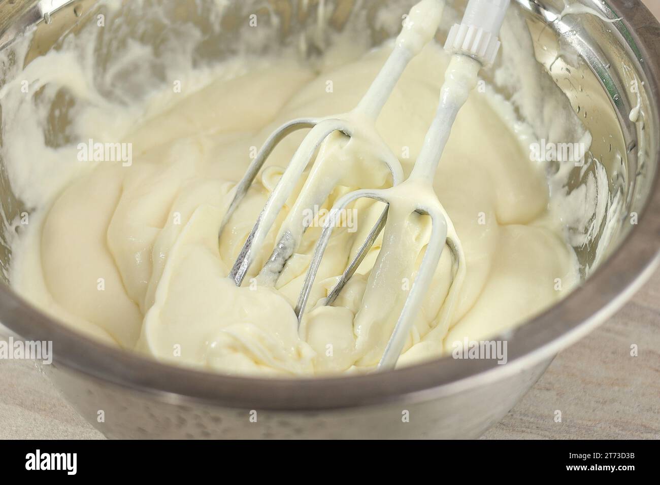 Using hand mixer hi-res stock photography and images - Alamy