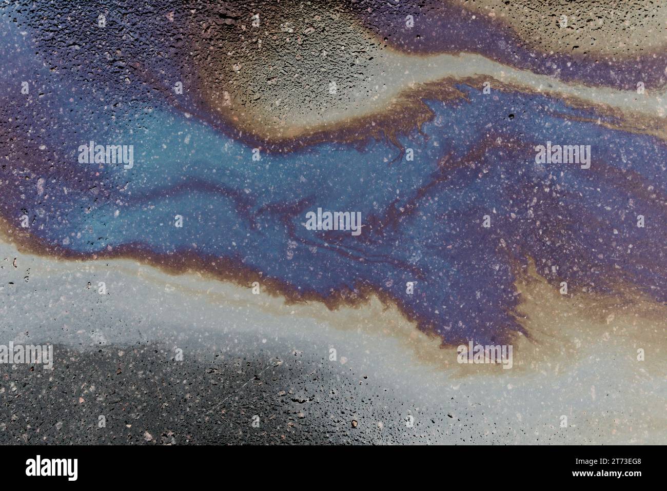 Motor oil puddle spill on pavement hi-res stock photography and images ...