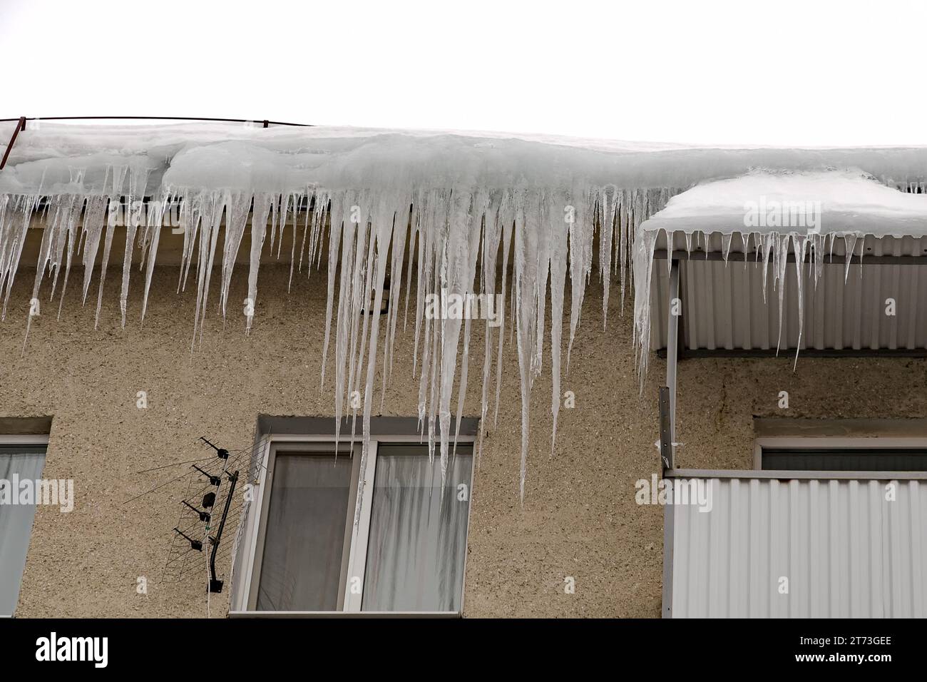 Icicles hang from street hi-res stock photography and images - Alamy
