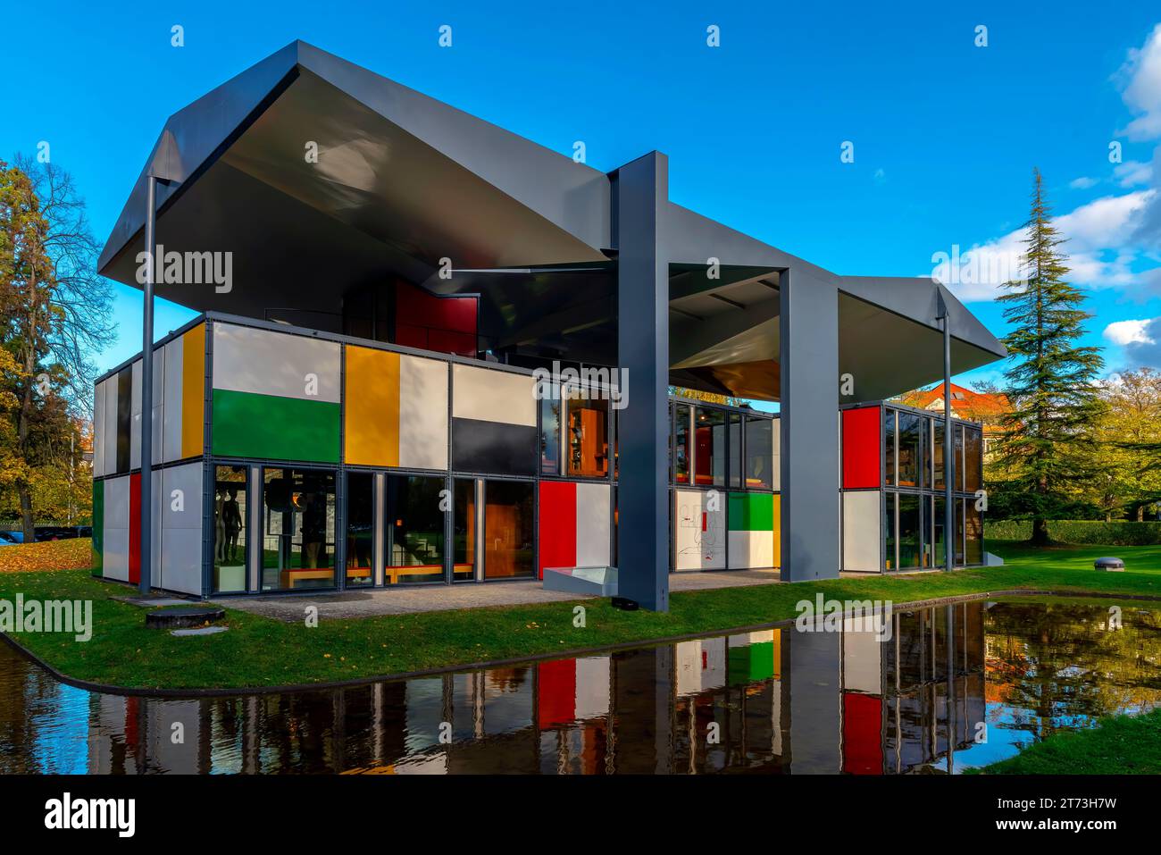 Pavillon Le Corbusier or Heidi Weber House designed by La Corbusier ...