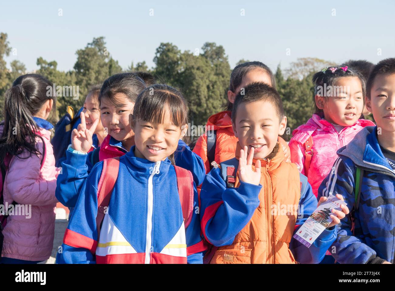 Group of young Chinese students smiling at the photographer Stock Photo ...