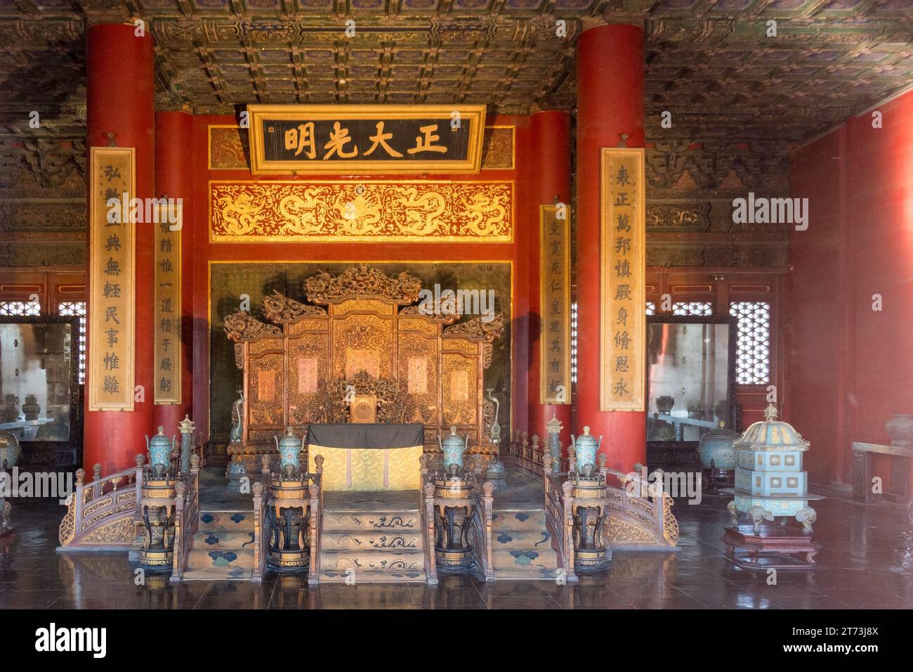 China emperor historic hi-res stock photography and images - Alamy