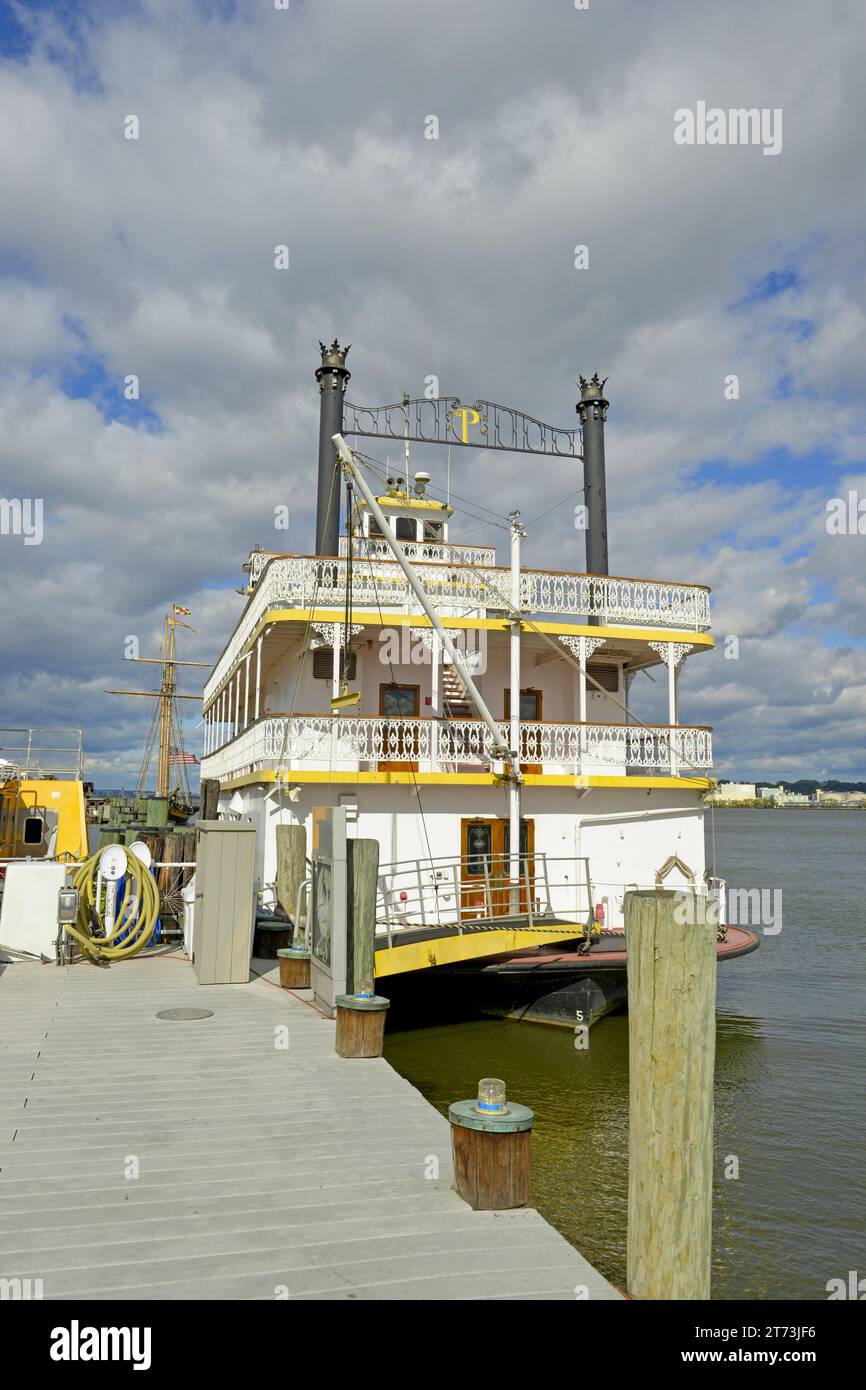 Old Town waterfront in Alexandria VA Stock Photo - Alamy