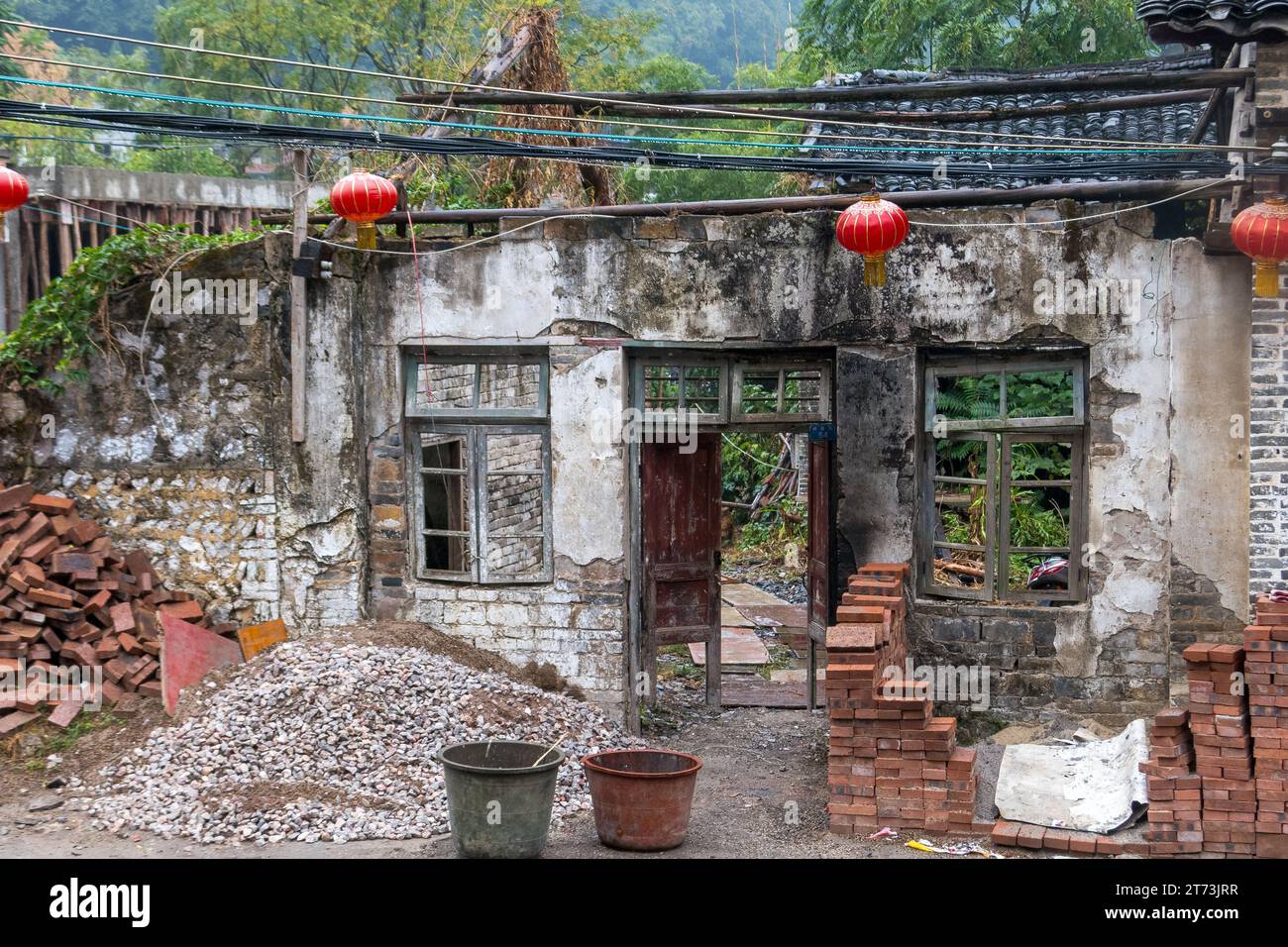 Traditional Chinese house in the Chinese countryside in poor condition ...