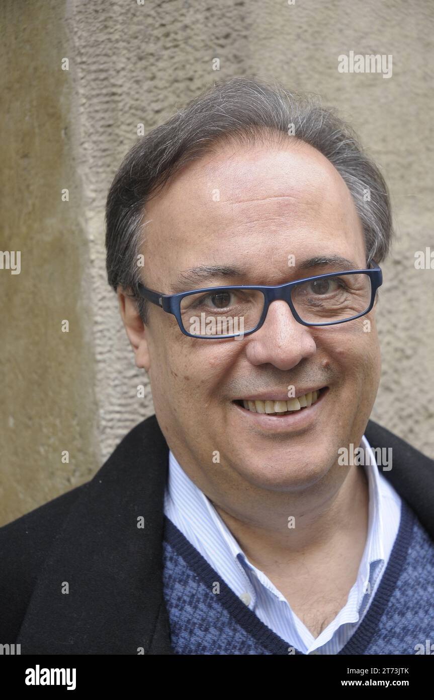 Joan Barril (Barcelona, 1952) . Escritor y periodista catalán Stock ...