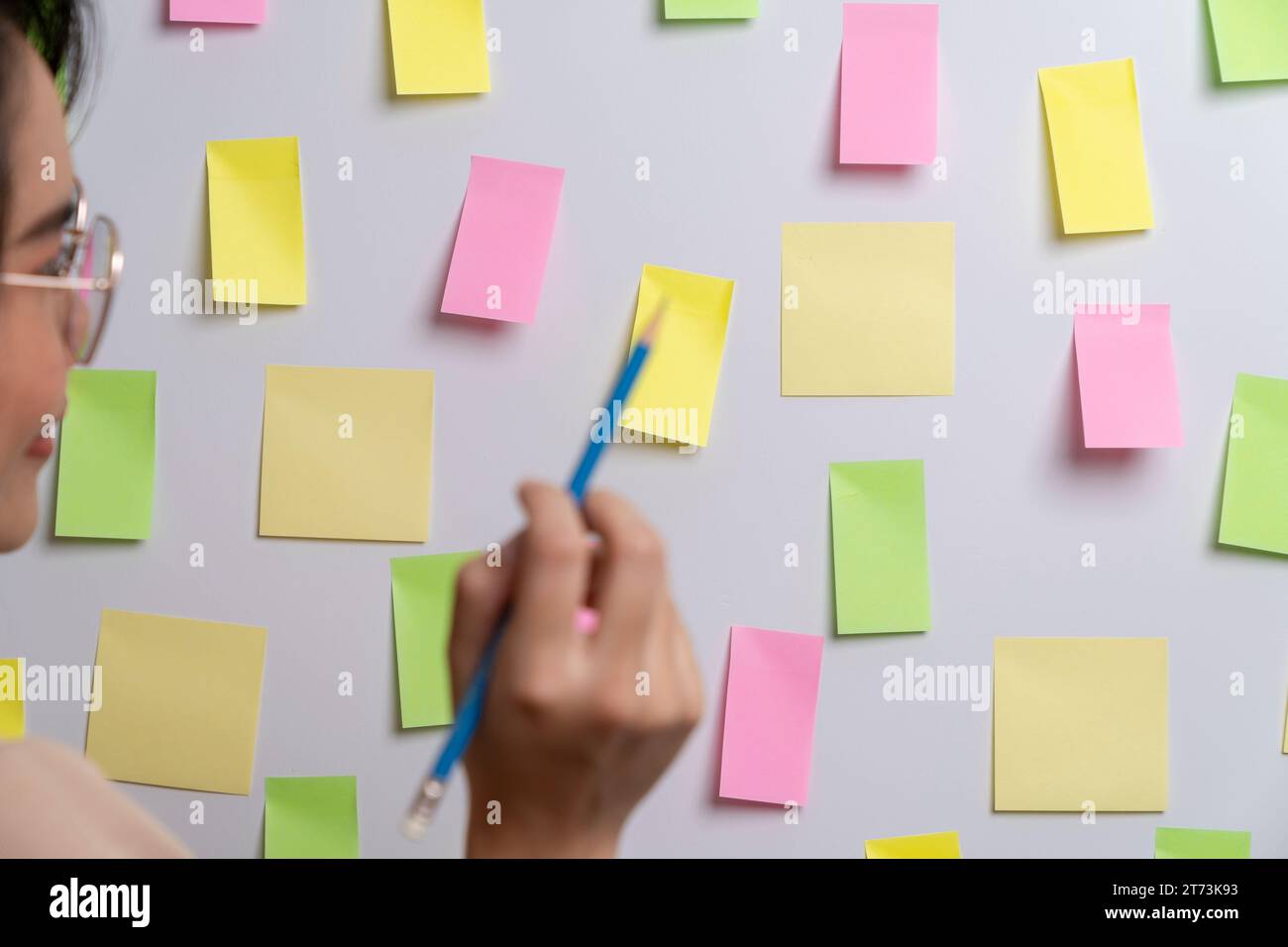 Blank Sticky notes on the wall Stock Photo - Alamy
