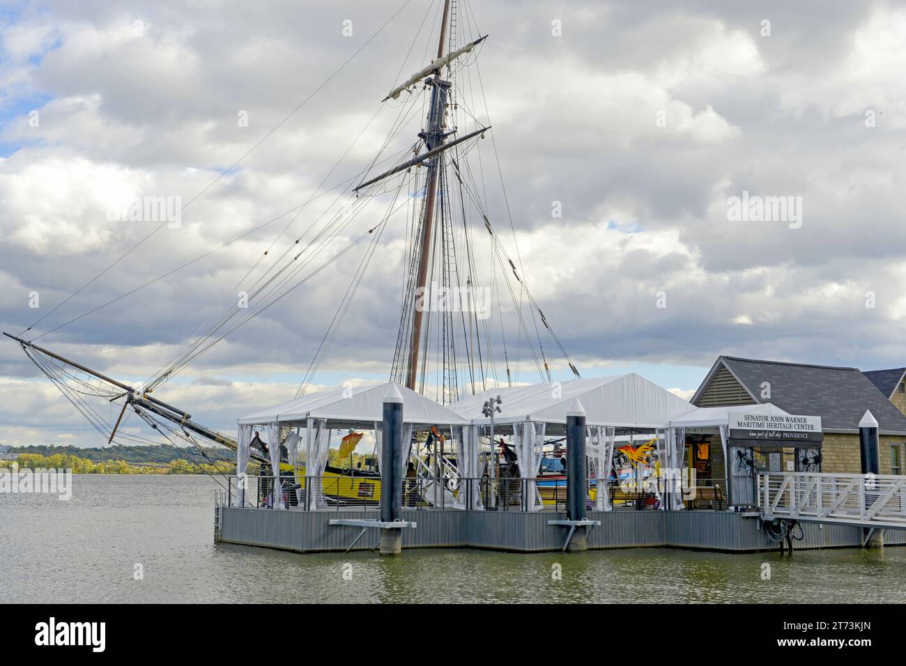 Old Town waterfront in Alexandria VA Stock Photo - Alamy