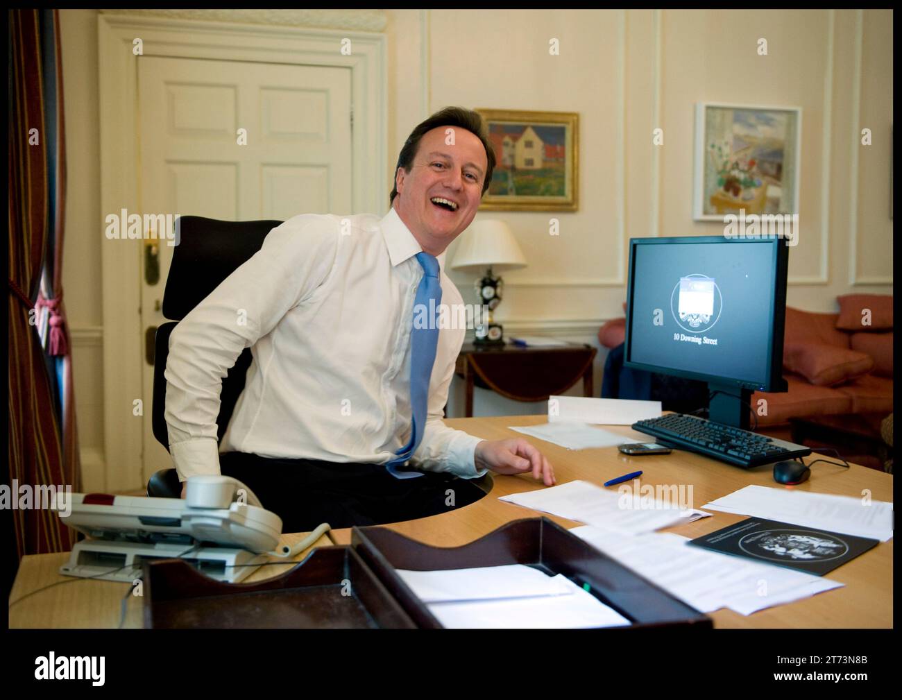 Inside 11 downing street hi-res stock photography and images - Alamy