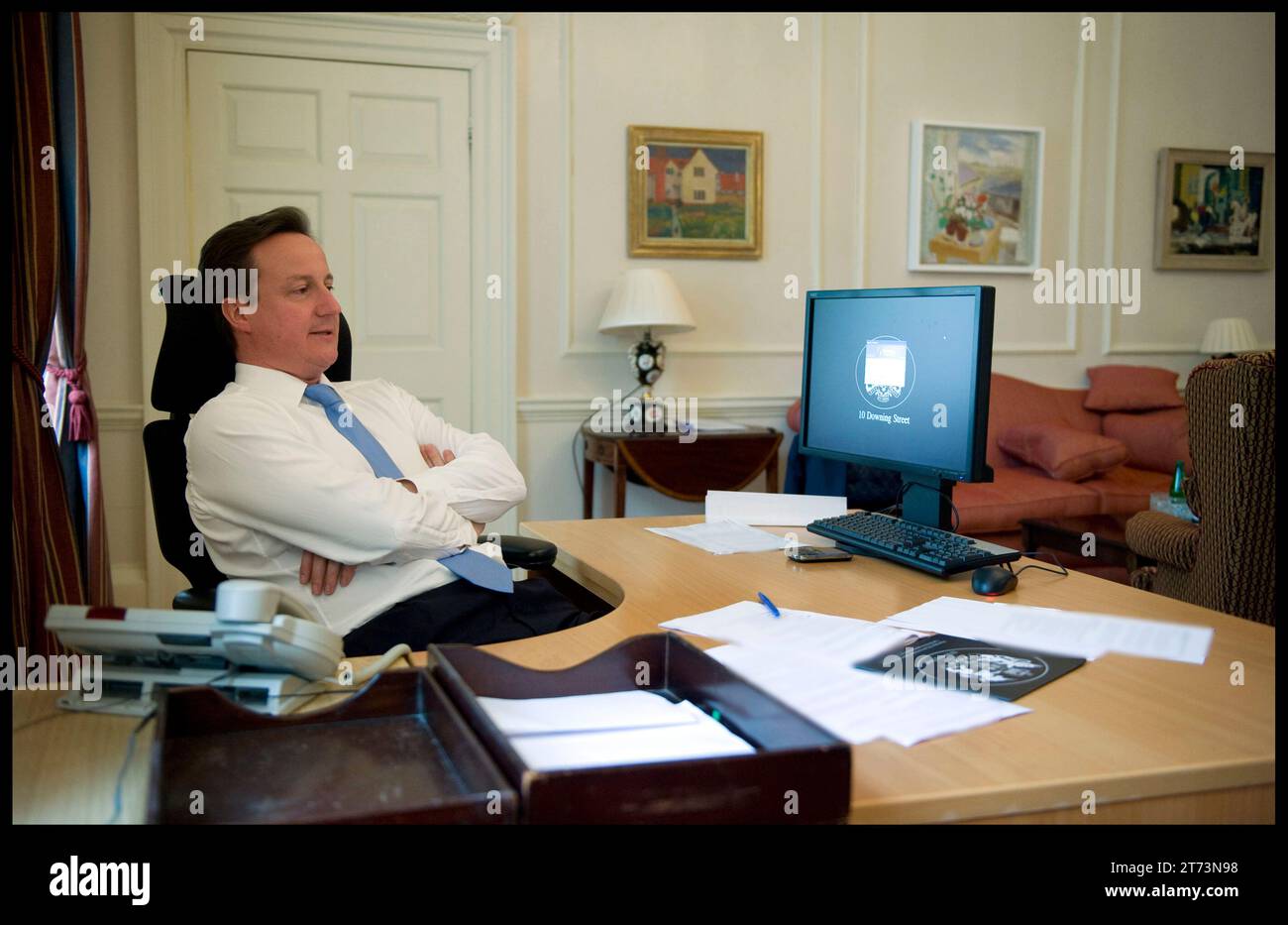 Inside 11 downing street hi-res stock photography and images - Alamy