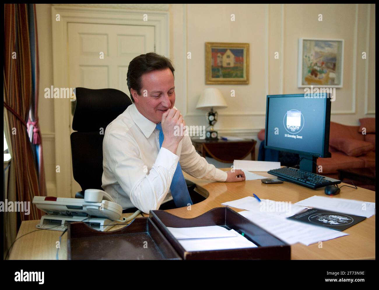 Inside 11 downing street hi-res stock photography and images - Alamy